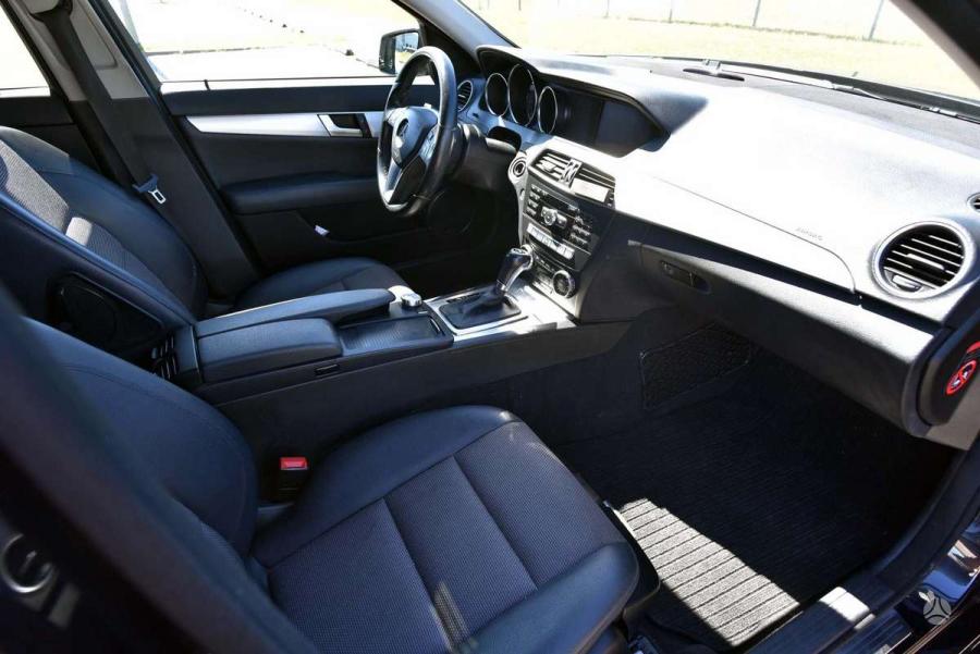 Melns Mercedes-Benz C 250 2012 Šauļi, ar dzinēja tilpumu 2.14 L un nobraukumu 261 tūkst. km par 8500 €, foto 16 vietnē AUTOMOTO.COM.LV