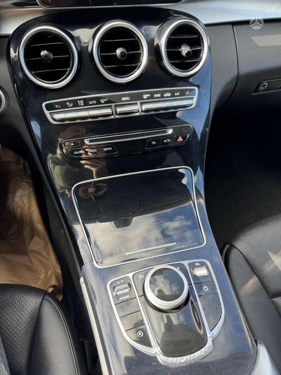 Melns Mercedes-Benz C 250 2015 Telšiai, ar dzinēja tilpumu 2.14 L un nobraukumu 248 tūkst. km par 10300 €, foto 24 vietnē AUTOMOTO.COM.LV