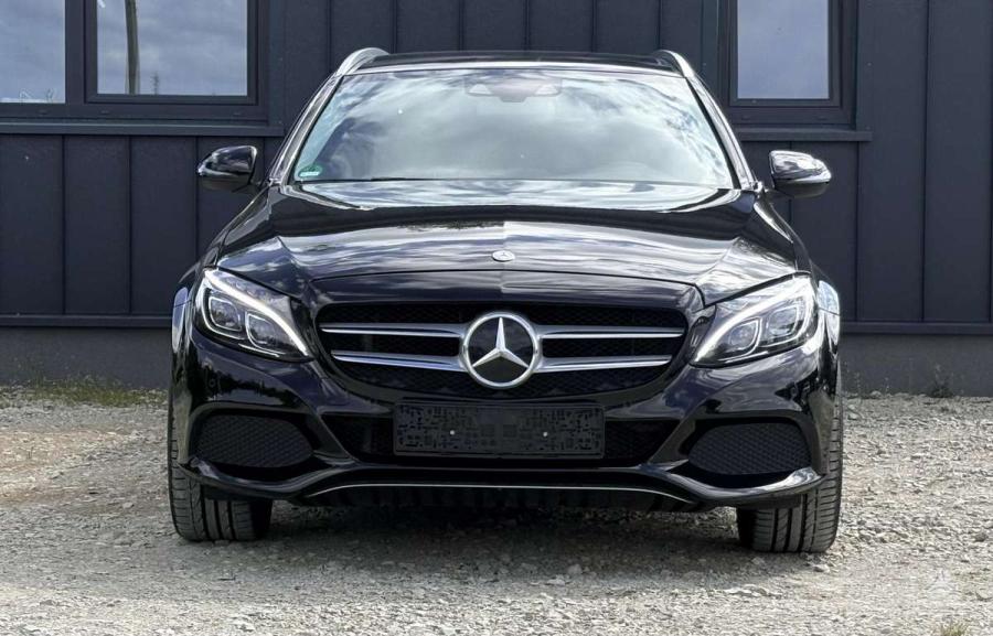 Black Mercedes-Benz C 250 2016 in Klaipeda, with an engine capacity of 2.14 L and mileage of 320 thousand km for 11600 €, photo 3 on AUTOMOTO.COM.LV