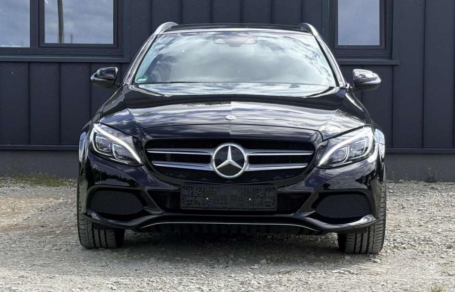 Black Mercedes-Benz C 250 2016 in Klaipeda, with an engine capacity of 2.14 L and mileage of 320 thousand km for 11600 €, photo 3 on AUTOMOTO.COM.LV