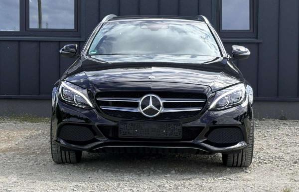 Mercedes-Benz C 250 2016 in Klaipeda on AUTOMOTO.COM.LV Black Mercedes-Benz C 250 2016 in Klaipeda, with an engine capacity of 2.14 L and mileage of 320 thousand km for 11350 €, photo 3 on AUTOMOTO.COM.LV
