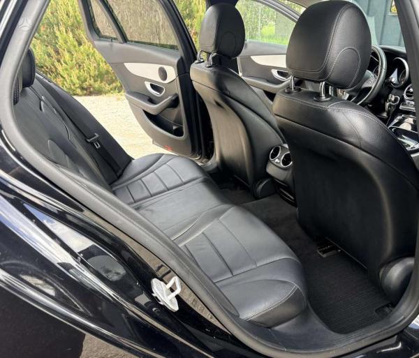 Mercedes-Benz C 250 2016 in Klaipeda on AUTOMOTO.COM.LV Black Mercedes-Benz C 250 2016 in Klaipeda, with an engine capacity of 2.14 L and mileage of 320 thousand km for 11350 €, photo 8 on AUTOMOTO.COM.LV