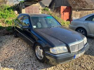 Синий Мерседес Ц 250 1997 в Рига, объемом двигателя 2.50 л и пробегом 415 тыс. км за 1100 €, фото 5 на AUTOMOTO.COM.LV