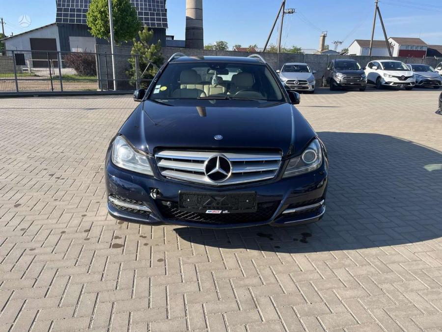 Blue Mercedes-Benz C 250 2011 in Taurage, with an engine capacity of 2.14 L and mileage of 370 thousand km for 3000 €, photo 12 on AUTOMOTO.COM.LV