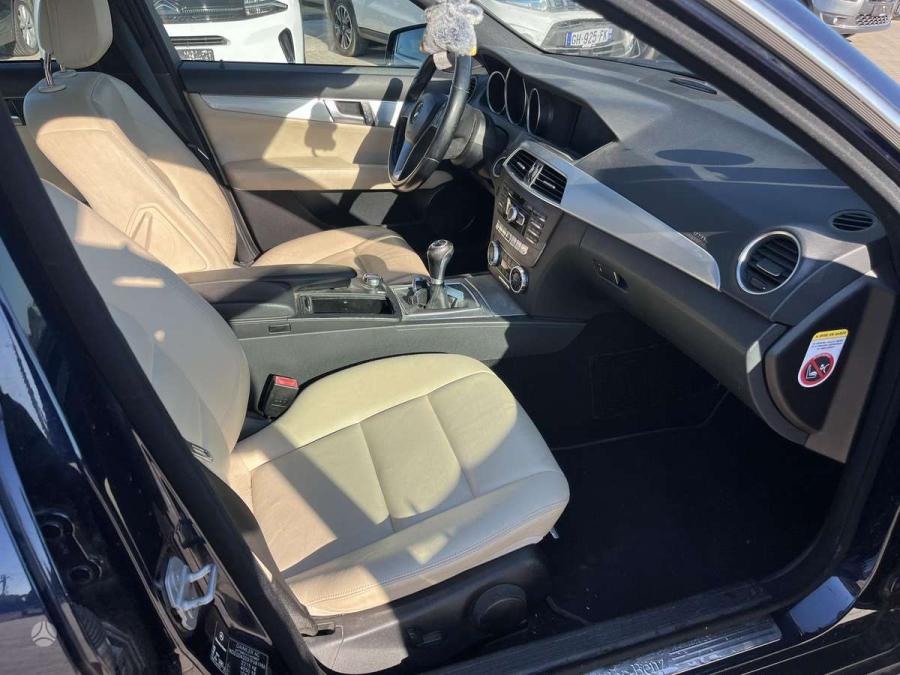 Blue Mercedes-Benz C 250 2011 in Taurage, with an engine capacity of 2.14 L and mileage of 370 thousand km for 3000 €, photo 14 on AUTOMOTO.COM.LV