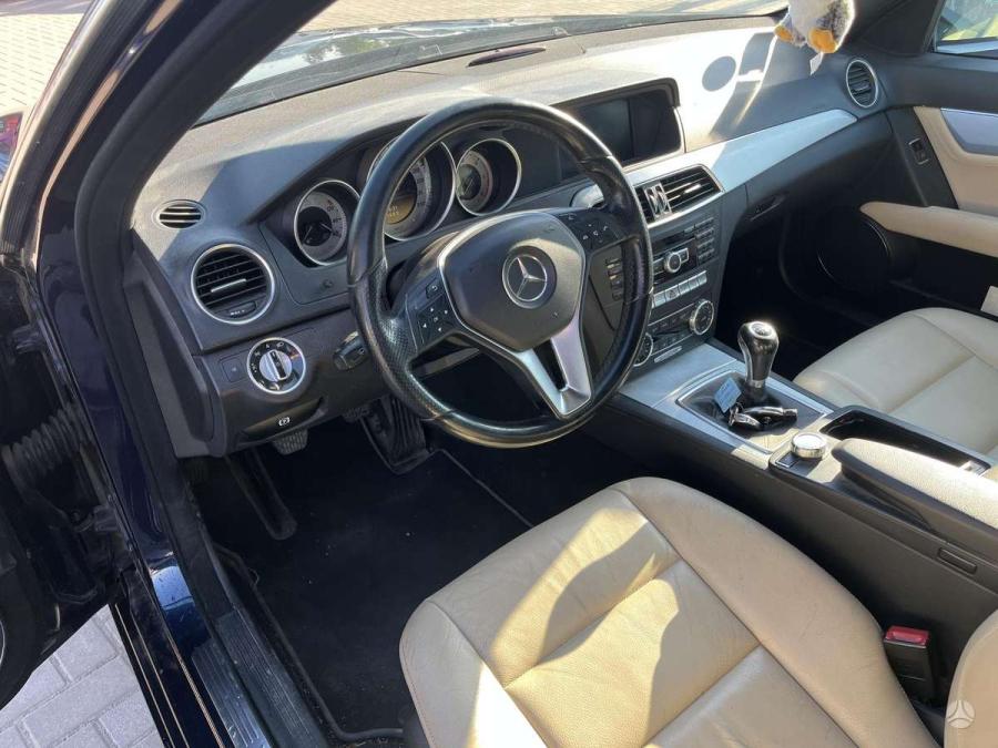 Blue Mercedes-Benz C 250 2011 in Taurage, with an engine capacity of 2.14 L and mileage of 370 thousand km for 3000 €, photo 21 on AUTOMOTO.COM.LV