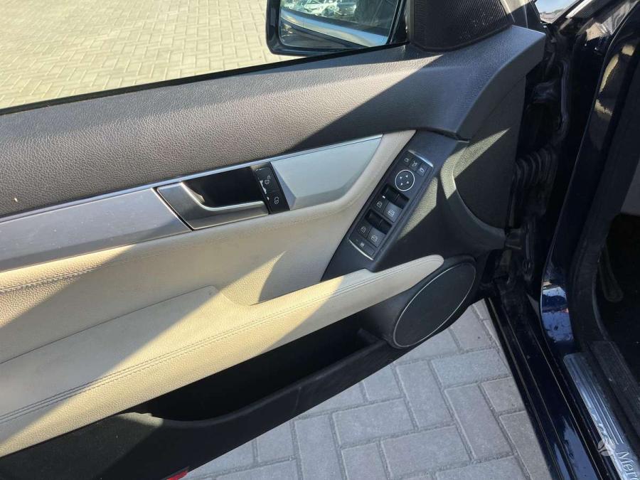 Blue Mercedes-Benz C 250 2011 in Taurage, with an engine capacity of 2.14 L and mileage of 370 thousand km for 3000 €, photo 22 on AUTOMOTO.COM.LV