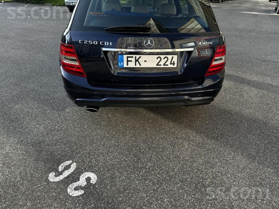 Blue Mercedes-Benz C 250 2013 in Riga, with an engine capacity of 2.50 L and mileage of 132 thousand km for 13500 €, photo 2 on AUTOMOTO.COM.LV