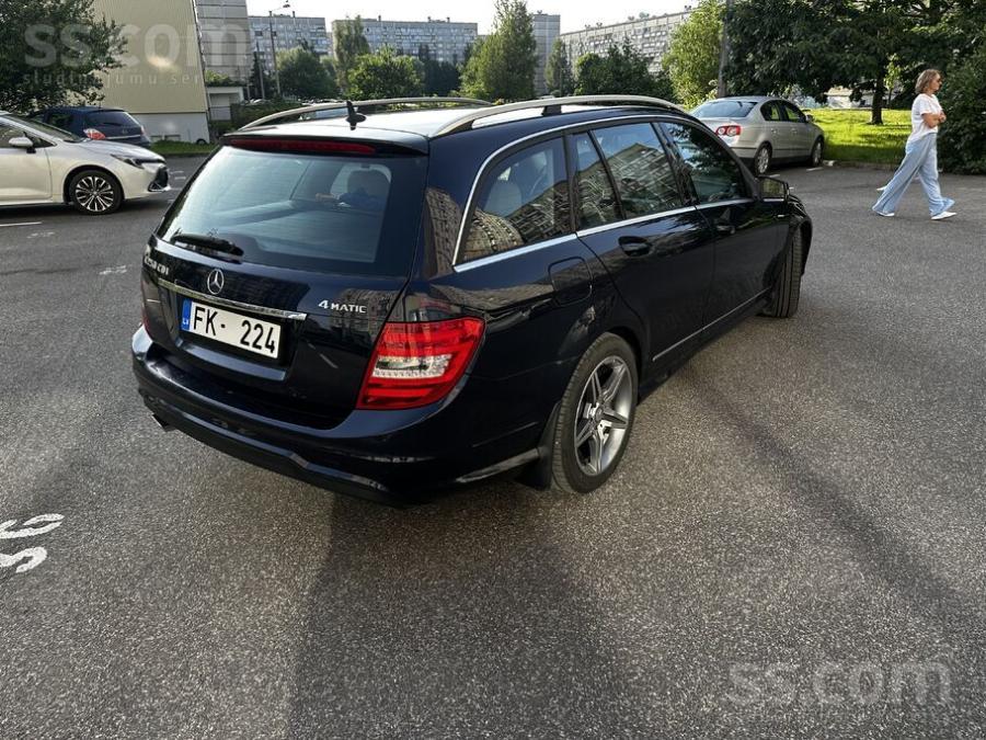 Blue Mercedes-Benz C 250 2013 in Riga, with an engine capacity of 2.50 L and mileage of 132 thousand km for 13500 €, photo 5 on AUTOMOTO.COM.LV