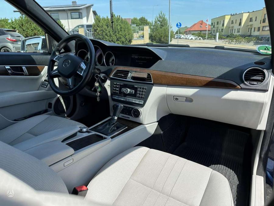 Blue Mercedes-Benz C 250 2013 in Taurage, with an engine capacity of 2.14 L and mileage of 300 thousand km for 7190 €, photo 9 on AUTOMOTO.COM.LV