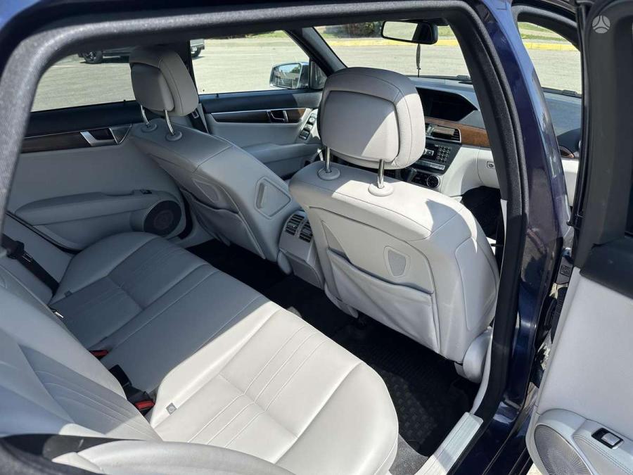 Blue Mercedes-Benz C 250 2013 in Taurage, with an engine capacity of 2.14 L and mileage of 300 thousand km for 7190 €, photo 11 on AUTOMOTO.COM.LV