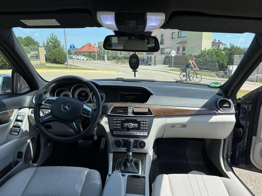 Blue Mercedes-Benz C 250 2013 in Taurage, with an engine capacity of 2.14 L and mileage of 300 thousand km for 7190 €, photo 12 on AUTOMOTO.COM.LV