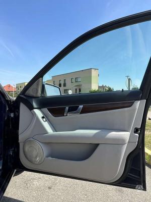 Blue Mercedes-Benz C 250 2013 in Taurage, with an engine capacity of 2.14 L and mileage of 300 thousand km for 7190 €, photo 13 on AUTOMOTO.COM.LV