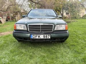 Green Mercedes-Benz C 250 1994 in Sakiai, with an engine capacity of 2.40 L and mileage of 261 thousand km for 750 €, photo  on AUTOMOTO.COM.LV