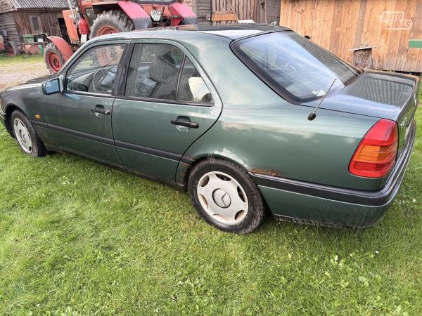 Zaļš Mercedes-Benz C 250 1994 Šakiai, ar dzinēja tilpumu 2.40 L un nobraukumu 261 tūkst. km par 750 €, foto 6 vietnē AUTOMOTO.COM.LV