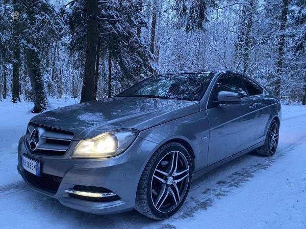 Pelēks Mercedes-Benz C 250 2011 Kauņa, ar dzinēja tilpumu 2.20 L un nobraukumu 194 tūkst. km par 8300 €, foto 1 vietnē AUTOMOTO.COM.LV