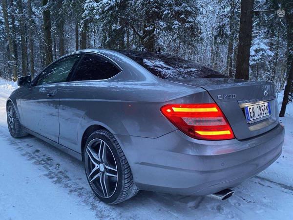 Pelēks Mercedes-Benz C 250 2011 Kauņa, ar dzinēja tilpumu 2.20 L un nobraukumu 194 tūkst. km par 8300 €, foto 3 vietnē AUTOMOTO.COM.LV