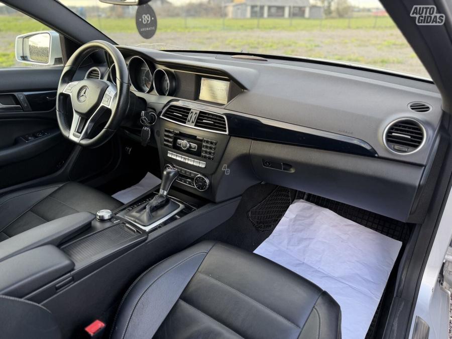 Grey Mercedes-Benz C 250 2012 in Vilnius, with an engine capacity of 2.20 L and mileage of 320 thousand km for 7200 €, photo 25 on AUTOMOTO.COM.LV