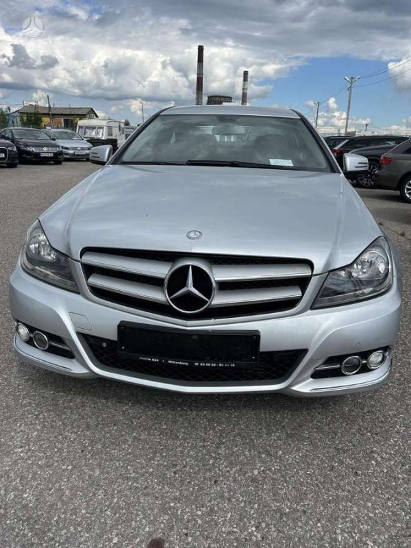 Grey Mercedes-Benz C 250 2013 in Kaunas, with an engine capacity of 2.14 L and mileage of 297 thousand km for 6950 €, photo 2 on AUTOMOTO.COM.LV