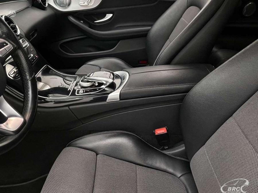 Серый Мерседес Ц 250 2016 в Вильнюс, объемом двигателя 2.14 л и пробегом 301 тыс. км за 14900 €, фото 26 на AUTOMOTO.COM.LV
