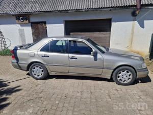 Серый Мерседес Ц 250 1994 в Цесис, объемом двигателя 2.50 л и пробегом 418 тыс. км за 1950 €, фото 3 на AUTOMOTO.COM.LV