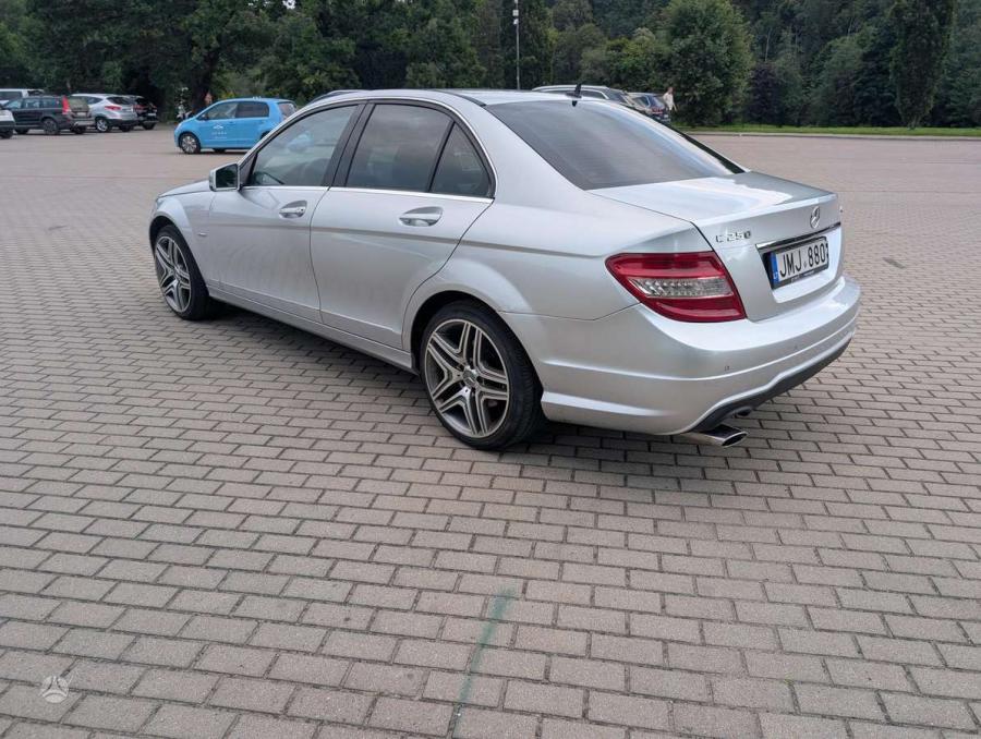 Grey Mercedes-Benz C 250 2009 in Vilnius, with an engine capacity of 2.14 L and mileage of 382 thousand km for 4200 €, photo 4 on AUTOMOTO.COM.LV