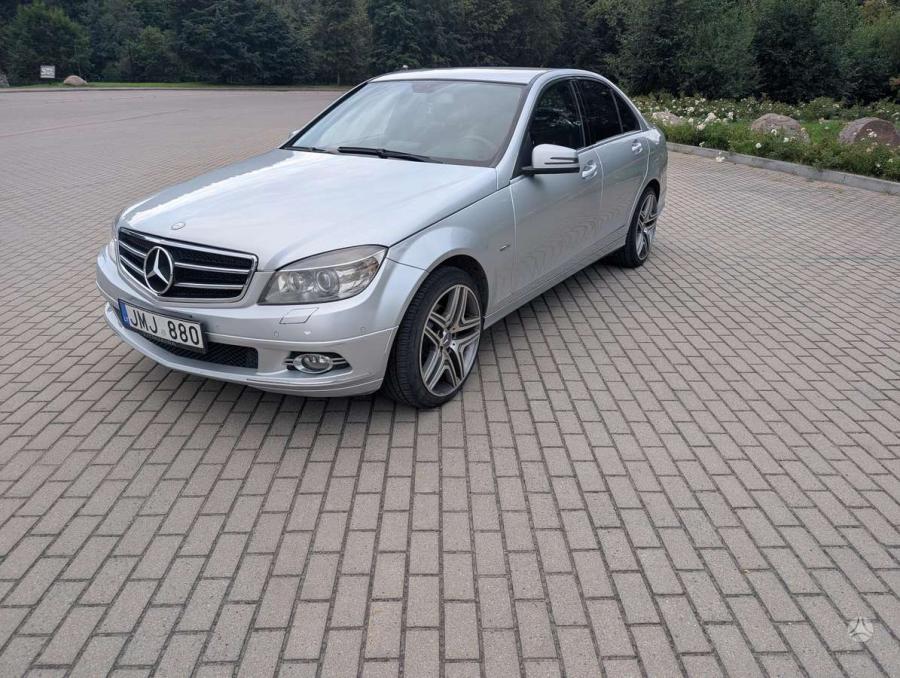 Grey Mercedes-Benz C 250 2009 in Vilnius, with an engine capacity of 2.14 L and mileage of 382 thousand km for 4200 €, photo 5 on AUTOMOTO.COM.LV