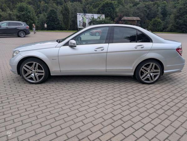 Pelēks Mercedes-Benz C 250 2009 Viļņa, ar dzinēja tilpumu 2.14 L un nobraukumu 382 tūkst. km par 4200 €, foto 7 vietnē AUTOMOTO.COM.LV