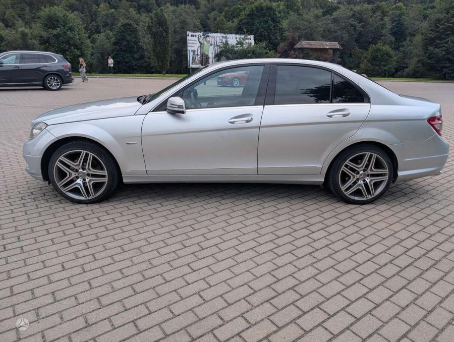 Grey Mercedes-Benz C 250 2009 in Vilnius, with an engine capacity of 2.14 L and mileage of 382 thousand km for 4200 €, photo 8 on AUTOMOTO.COM.LV