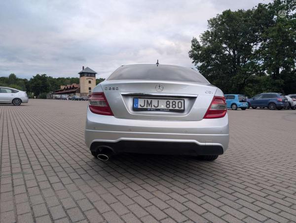 Pelēks Mercedes-Benz C 250 2009 Viļņa, ar dzinēja tilpumu 2.14 L un nobraukumu 382 tūkst. km par 4200 €, foto 8 vietnē AUTOMOTO.COM.LV