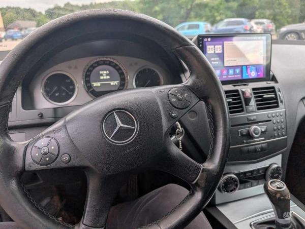 Pelēks Mercedes-Benz C 250 2009 Viļņa, ar dzinēja tilpumu 2.14 L un nobraukumu 382 tūkst. km par 4200 €, foto 9 vietnē AUTOMOTO.COM.LV