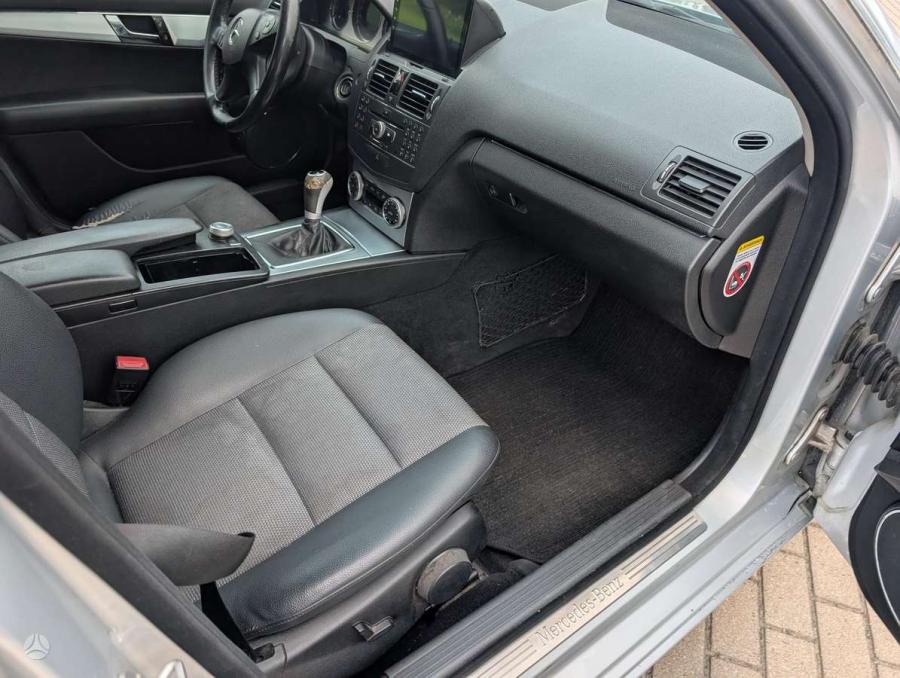 Grey Mercedes-Benz C 250 2009 in Vilnius, with an engine capacity of 2.14 L and mileage of 382 thousand km for 4200 €, photo 13 on AUTOMOTO.COM.LV