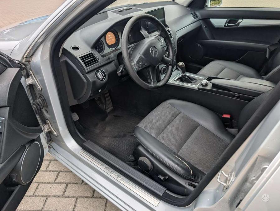 Grey Mercedes-Benz C 250 2009 in Vilnius, with an engine capacity of 2.14 L and mileage of 382 thousand km for 4200 €, photo 14 on AUTOMOTO.COM.LV