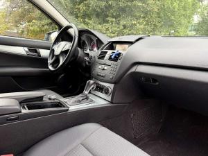 Grey Mercedes-Benz C 250 2009 in Kaunas, with an engine capacity of 2.20 L and mileage of 265 thousand km for 4750 €, photo 6 on AUTOMOTO.COM.LV