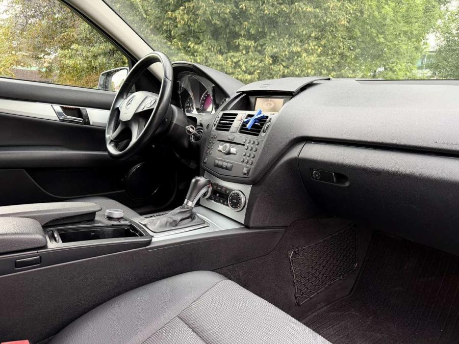 Grey Mercedes-Benz C 250 2009 in Kaunas, with an engine capacity of 2.20 L and mileage of 265 thousand km for 4750 €, photo 6 on AUTOMOTO.COM.LV