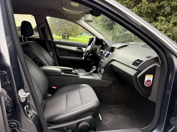Grey Mercedes-Benz C 250 2009 in Kaunas, with an engine capacity of 2.20 L and mileage of 265 thousand km for 4750 €, photo 9 on AUTOMOTO.COM.LV