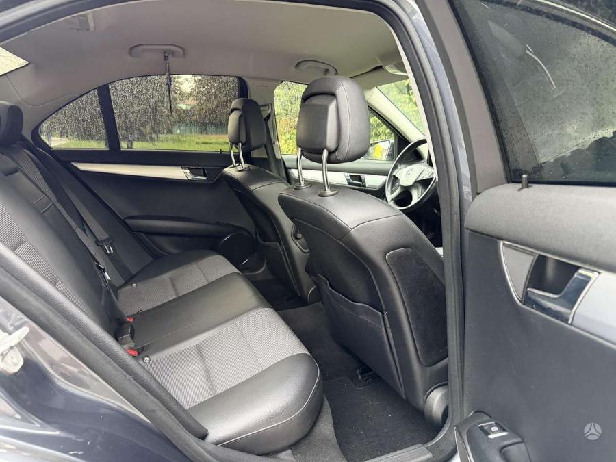 Grey Mercedes-Benz C 250 2009 in Kaunas, with an engine capacity of 2.20 L and mileage of 265 thousand km for 4750 €, photo 12 on AUTOMOTO.COM.LV