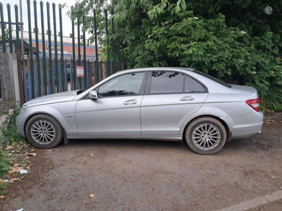 Pelēks Mercedes-Benz C 250 2010 Kauņa, ar dzinēja tilpumu 2.14 L un nobraukumu 146 tūkst. km par 2100 €, foto 1 vietnē AUTOMOTO.COM.LV