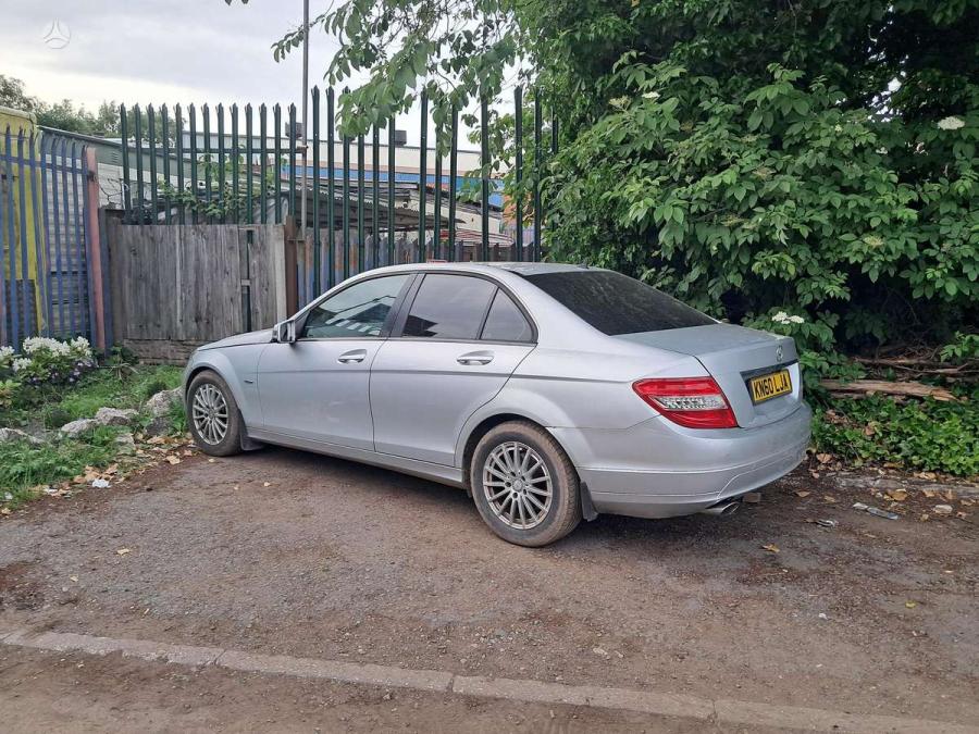 Pelēks Mercedes-Benz C 250 2010 Kauņa, ar dzinēja tilpumu 2.14 L un nobraukumu 146 tūkst. km par 2100 €, foto 6 vietnē AUTOMOTO.COM.LV