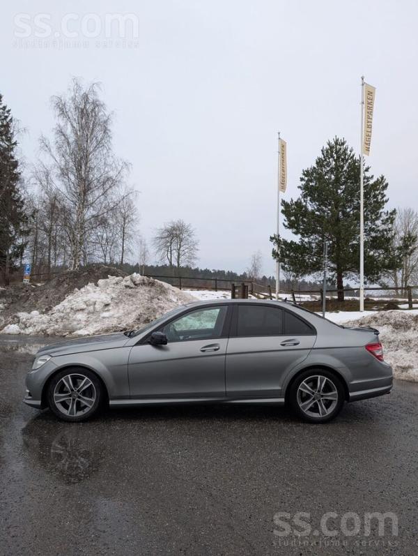 Pelēks Mercedes-Benz C 250 2011 Rīga, ar dzinēja tilpumu 2.10 L un nobraukumu 278 tūkst. km par 8000 €, foto 4 vietnē AUTOMOTO.COM.LV