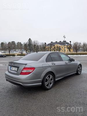 Pelēks Mercedes-Benz C 250 2011 Rīga, ar dzinēja tilpumu 2.10 L un nobraukumu 278 tūkst. km par 8000 €, foto 7 vietnē AUTOMOTO.COM.LV