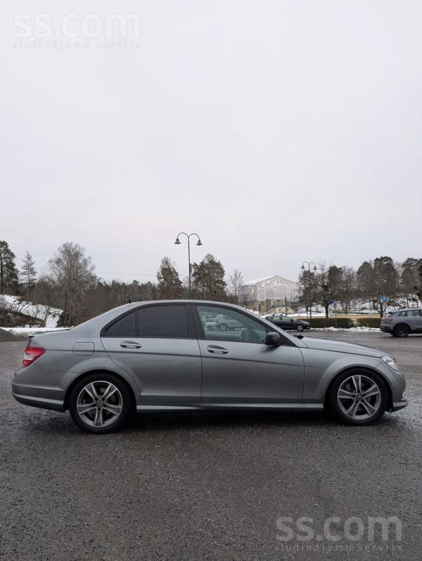 Pelēks Mercedes-Benz C 250 2011 Rīga, ar dzinēja tilpumu 2.10 L un nobraukumu 278 tūkst. km par 8000 €, foto 7 vietnē AUTOMOTO.COM.LV