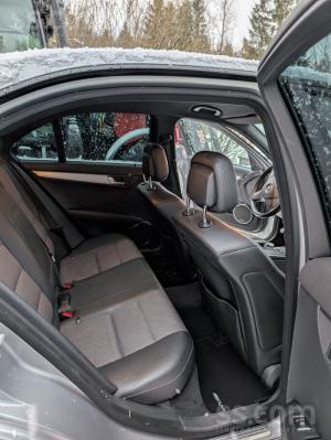 Pelēks Mercedes-Benz C 250 2011 Rīga, ar dzinēja tilpumu 2.10 L un nobraukumu 278 tūkst. km par 8000 €, foto 12 vietnē AUTOMOTO.COM.LV