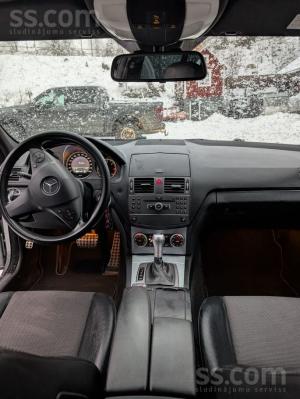 Pelēks Mercedes-Benz C 250 2011 Rīga, ar dzinēja tilpumu 2.10 L un nobraukumu 278 tūkst. km par 8000 €, foto 13 vietnē AUTOMOTO.COM.LV