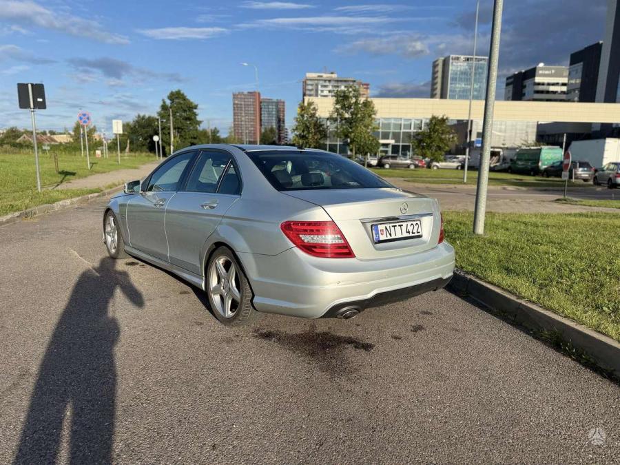 Pelēks Mercedes-Benz C 250 2011 Viļņa, ar dzinēja tilpumu 2.14 L un nobraukumu 253 tūkst. km par 7500 €, foto 5 vietnē AUTOMOTO.COM.LV