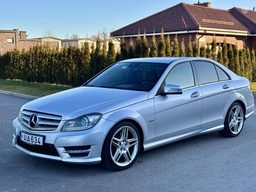 Grey Mercedes-Benz C 250 2012 in Vilnius, with an engine capacity of 2.14 L and mileage of 320 thousand km for 8200 €, photo 1 on AUTOMOTO.COM.LV