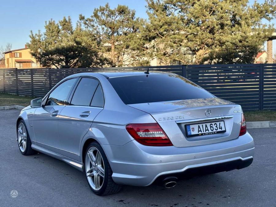 Grey Mercedes-Benz C 250 2012 in Vilnius, with an engine capacity of 2.14 L and mileage of 320 thousand km for 8200 €, photo 3 on AUTOMOTO.COM.LV