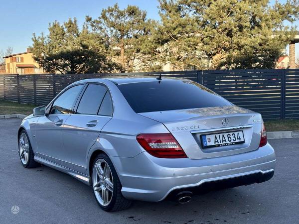 Pelēks Mercedes-Benz C 250 2012 Viļņa, ar dzinēja tilpumu 2.14 L un nobraukumu 320 tūkst. km par 8200 €, foto 3 vietnē AUTOMOTO.COM.LV