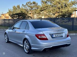 Grey Mercedes-Benz C 250 2012 in Vilnius, with an engine capacity of 2.14 L and mileage of 320 thousand km for 8200 €, photo 3 on AUTOMOTO.COM.LV
