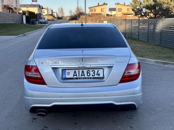Pelēks Mercedes-Benz C 250 2012 Viļņa, ar dzinēja tilpumu 2.14 L un nobraukumu 320 tūkst. km par 8200 €, foto 4 vietnē AUTOMOTO.COM.LV